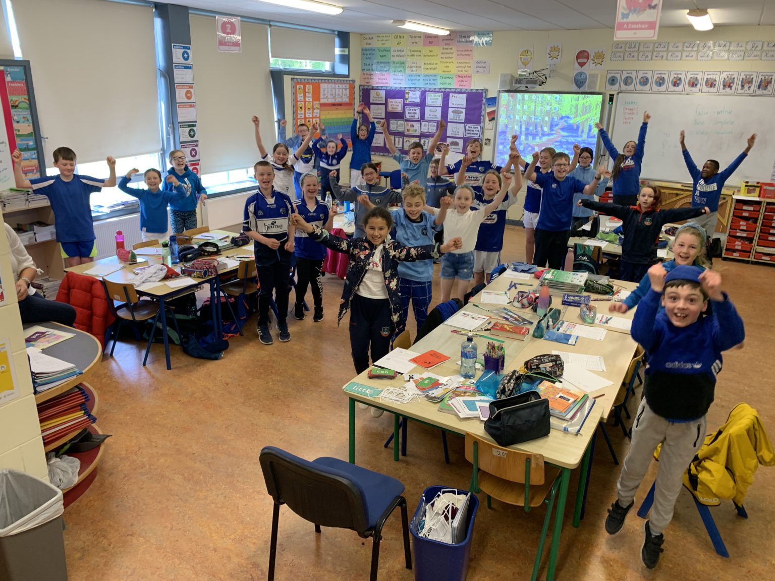 Blue and White Day – Emo National School